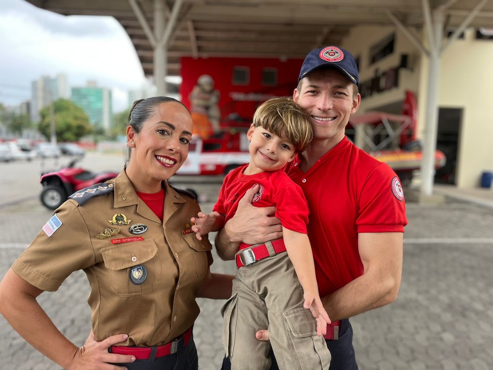 Mãe salva filha que estava engasgando dentro do carro e impressiona web ...