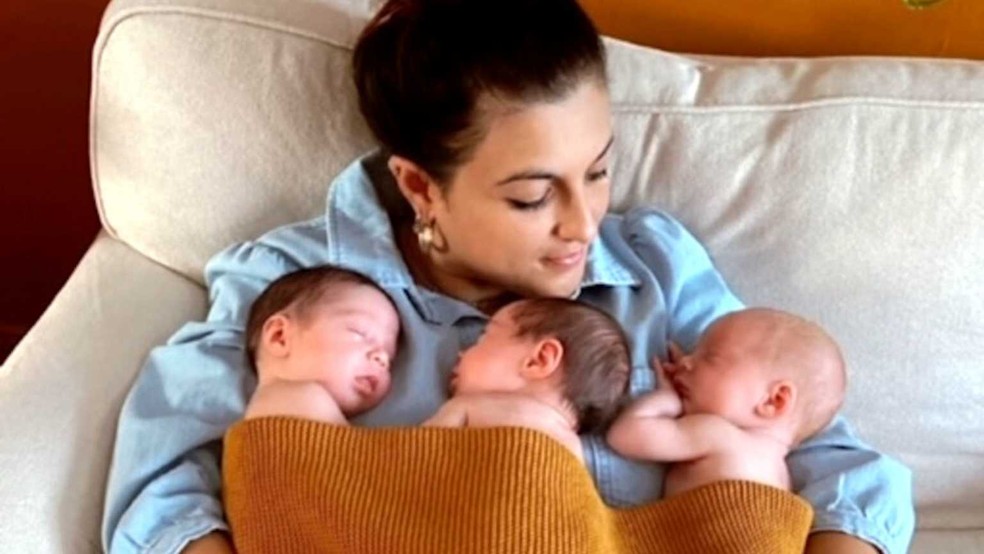 Depois de dois abortos espontâneos, mãe dá boas-vindas a trigêmeas arco ...