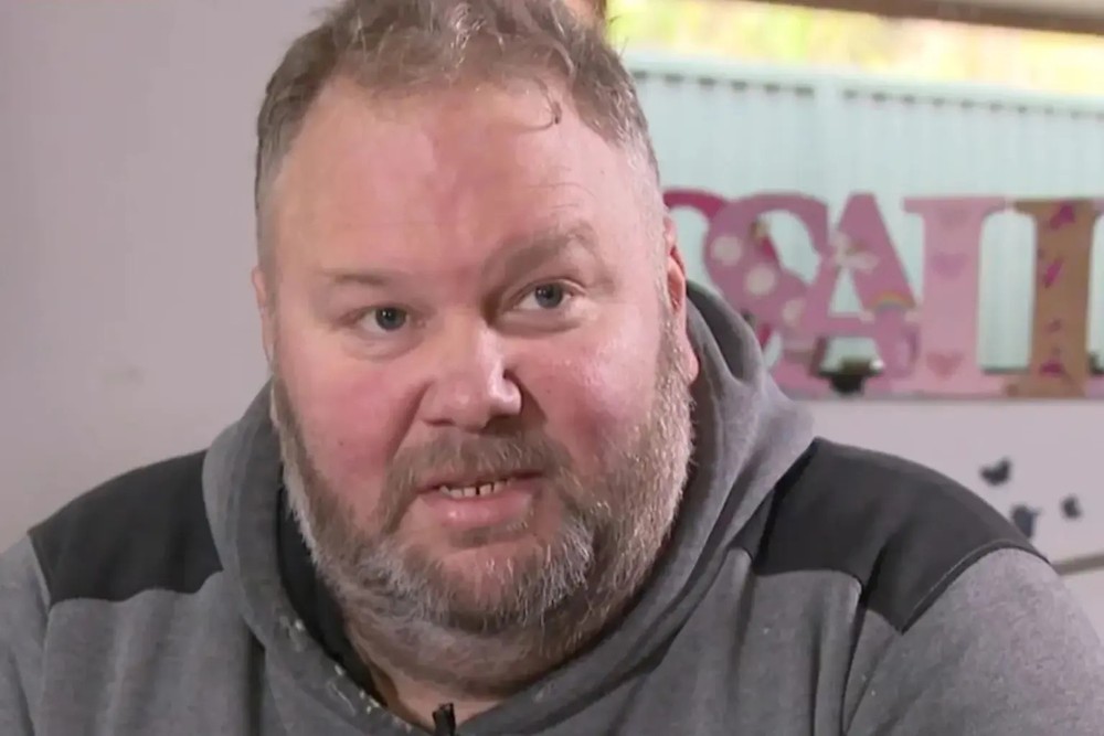 Pai fica furioso depois de filha de 6 anos voltar da escola com ...