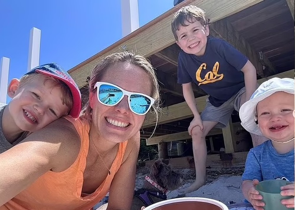 'Meu filho tem 7 anos, mas eu ainda tomo banho com ele', diz apresentadora