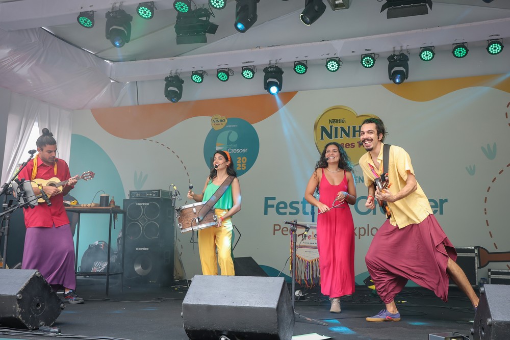 Grupo Trelelê encanta o público com sua música de brincar no Festival ...