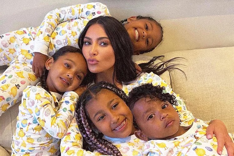Kim Kardashian revela a única coisa que faria diferente como mãe