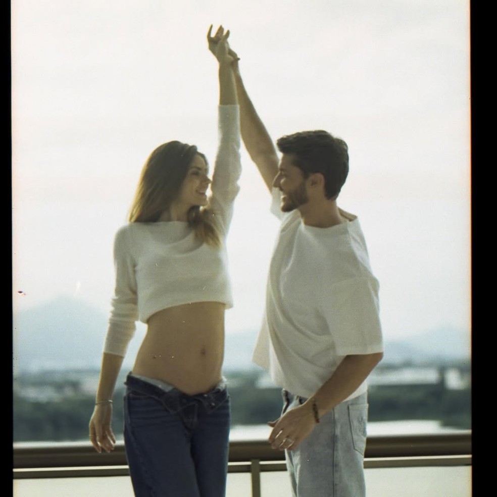 Camila Queiroz e Klebber Toledo anunciam primeira gravidez: 'Há cinco meses esperando o amor da ...