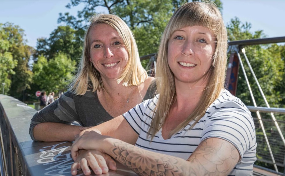 Mulheres descobrem que não têm parentesco com os pais e revelam troca ...