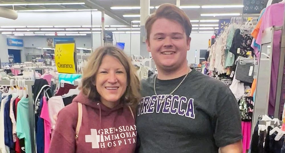 Mãe reencontra filho entregue para adoção 18 anos depois em um supermercado