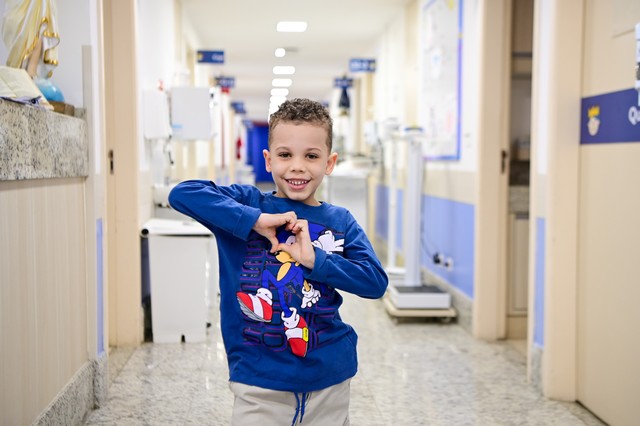 Câncer infantil: dor de barriga leva à descoberta de tumor gigante em ...