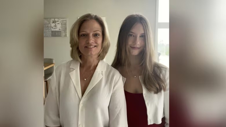 Menina de 14 anos é forçada a deixar voo sozinha no Canadá