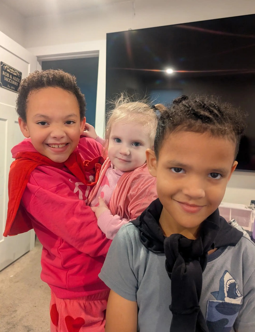 Mãe negra fala sobre como lida com comentários sobre sua filha loira de ...