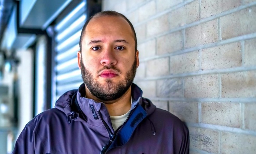 Com teste de DNA, homem criado por pais brancos descobre que pai ...