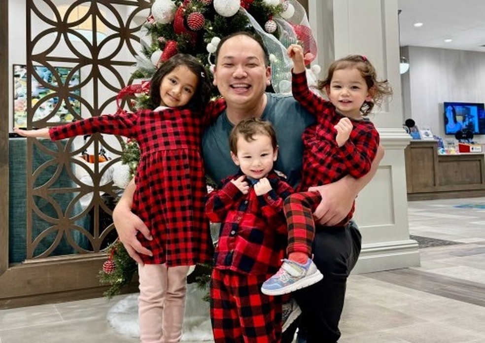 Homem gasta R$ 2 milhões para se tornar pai solo de três: 'Com muito ...