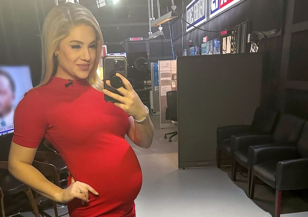 Meteorologista grávida é criticada por usar 'roupas justas' na TV