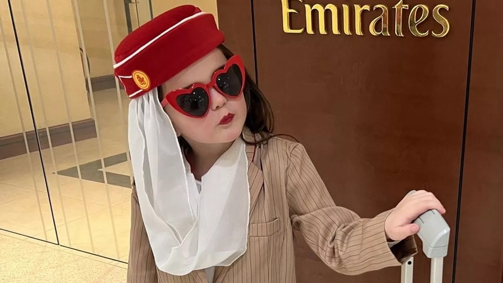 'Aeromoça por um dia': menina de 6 anos fantasiada recebe convite de ...