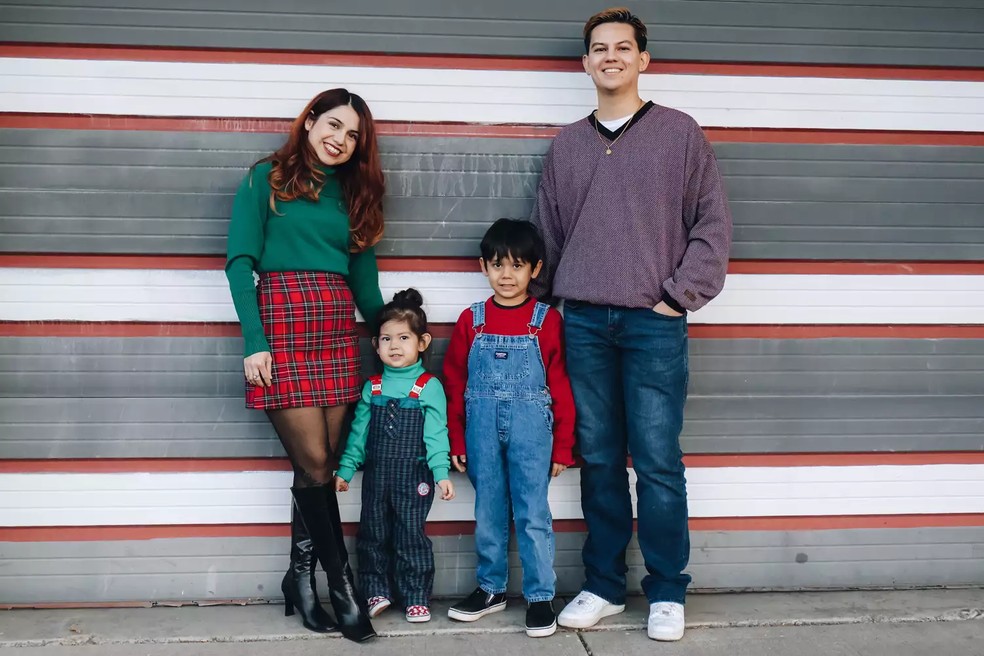 Em videocassete de brechó, mulher encontra fita VHS com vídeo de Natal ...