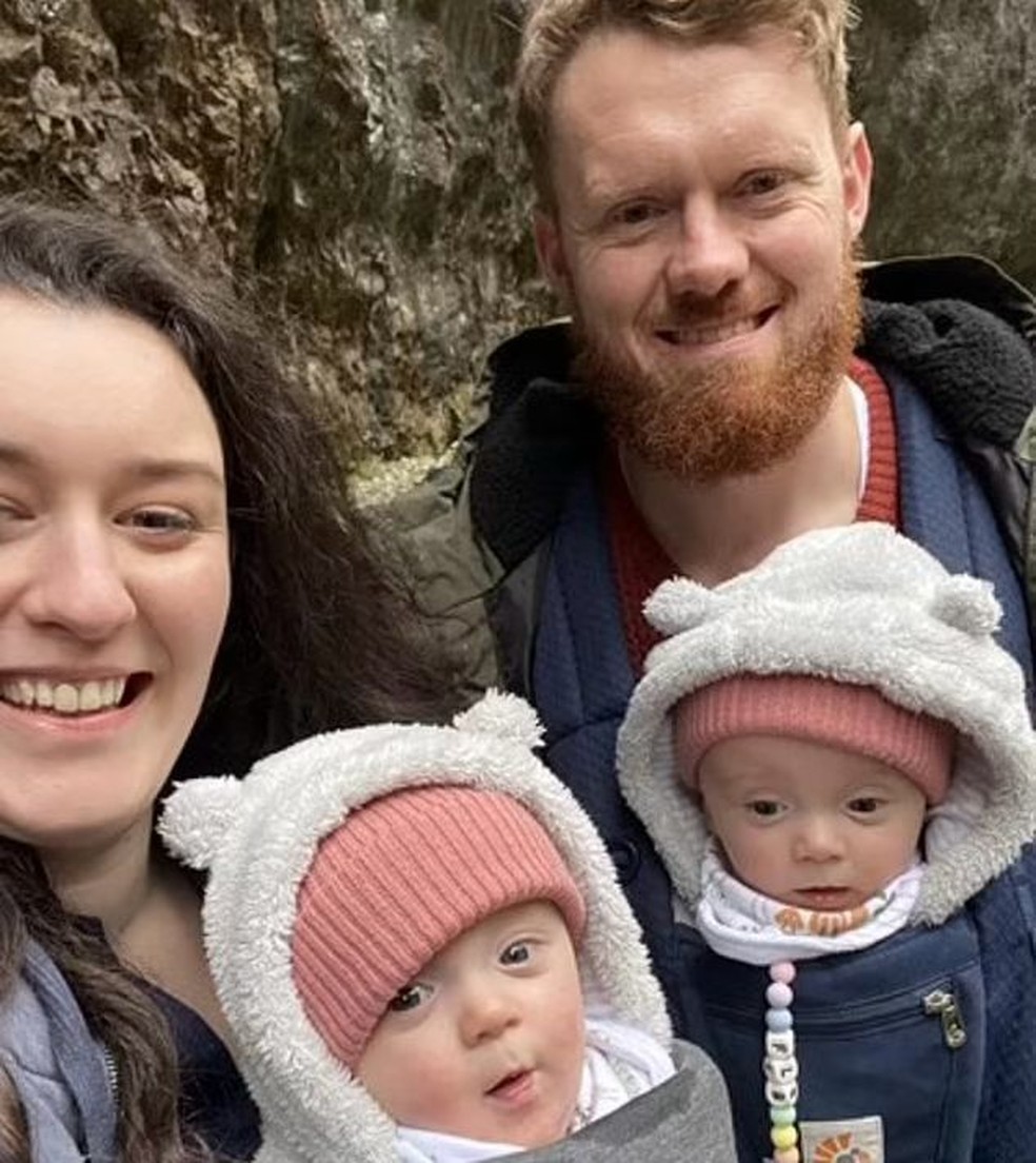 Irmãs gêmeas que tinham menos de 10% de chance de sobreviver comemoram ...