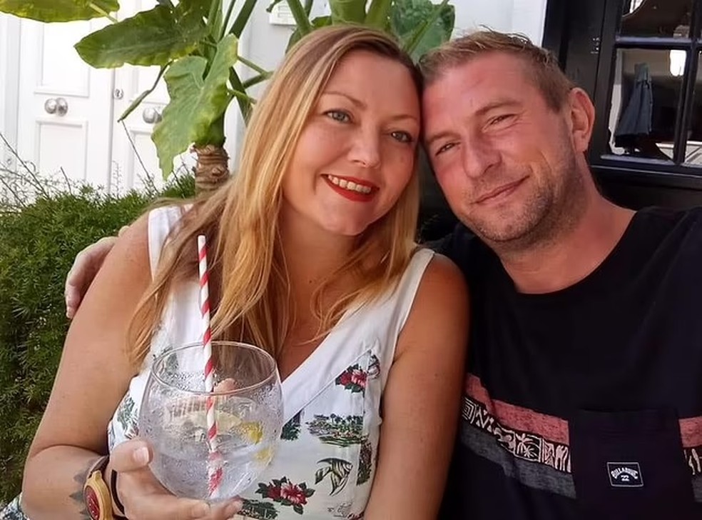 Pais britânicos são multados em R$ 2.400 por estarem bêbados em bar com ...