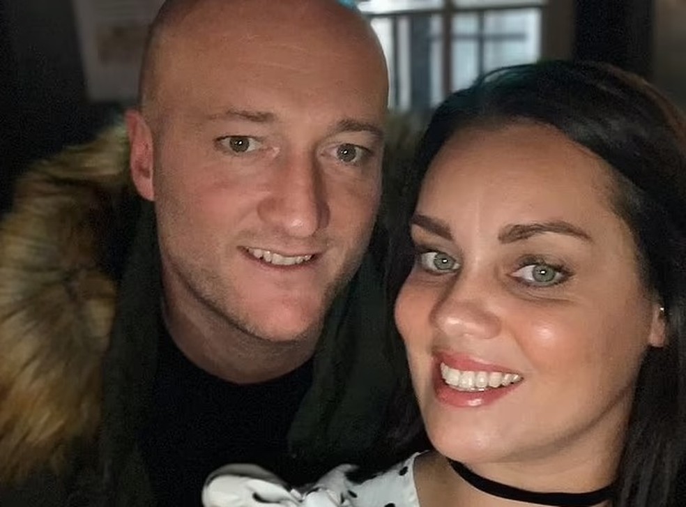 Mãe sofre parada cardíaca e morre enquanto discursava em funeral do sogro