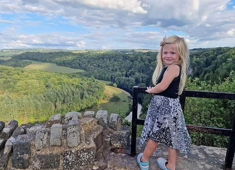 Menina de 5 anos se torna a pessoa mais jovem a escalar os picos mais ...