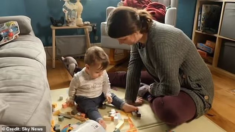 'Meu filho de 11 meses foi levado às pressas para o hospital com ...