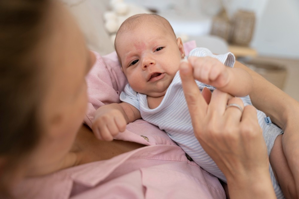 Refluxo em bebês: causas, sintomas e como tratar