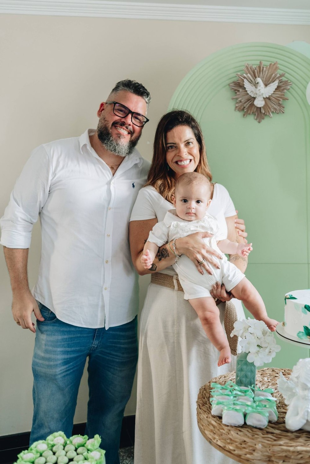 Bebê 'calvo' diverte web: 'Nasceu parecendo um senhor de 82 anos ...