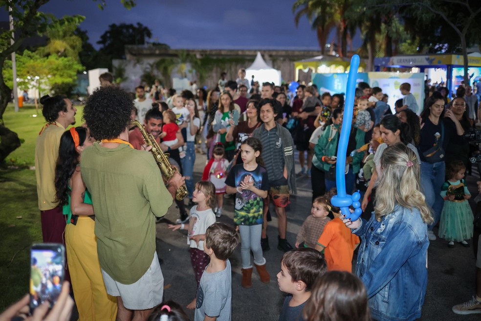 Grupo Trelelê encanta o público com sua música de brincar no Festival ...