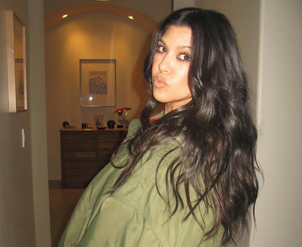 Kourtney Kardashian polemiza ao dizer que mandar os filhos para a ...