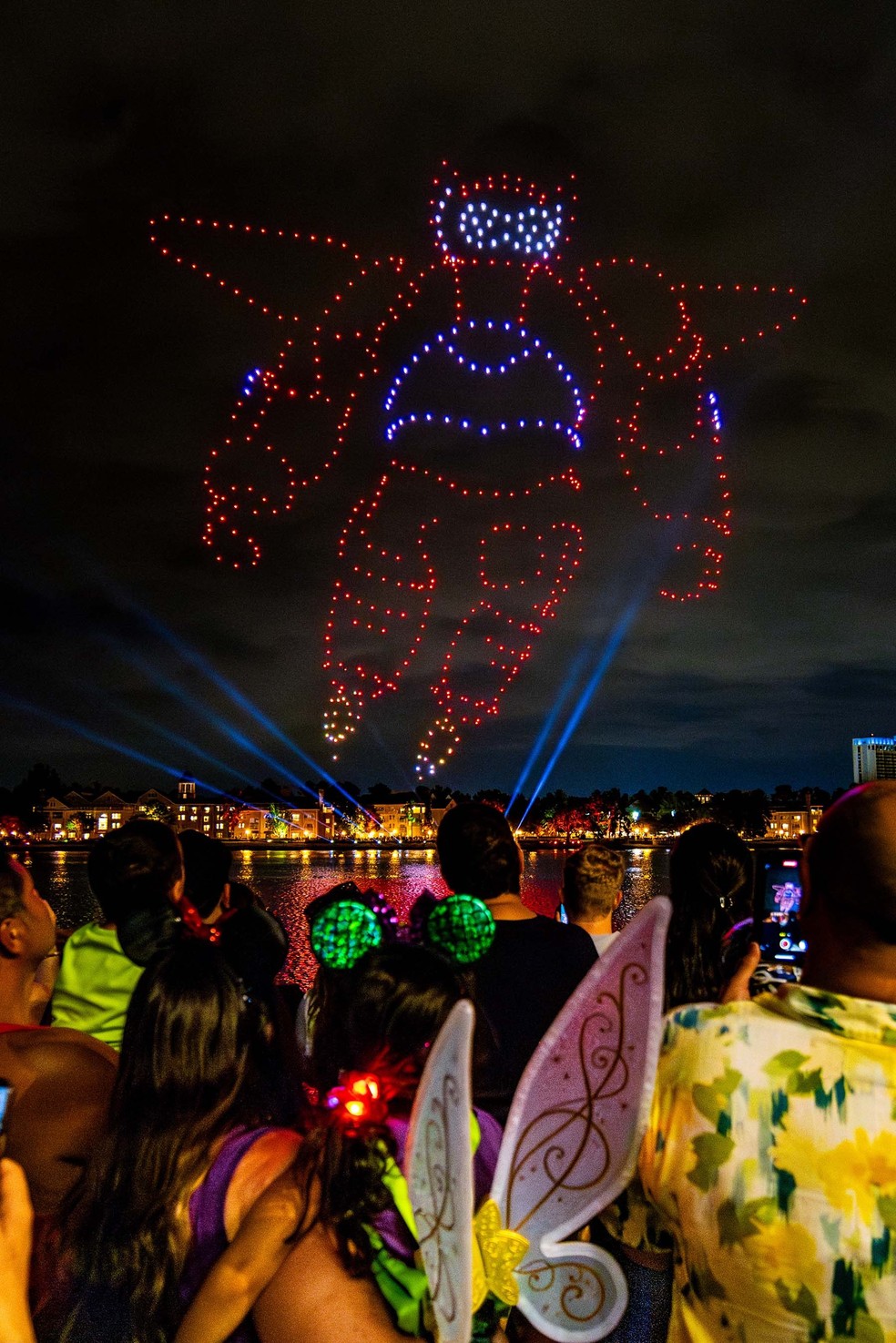 Disney estreia show com 800 drones iluminados no céu de Orlando