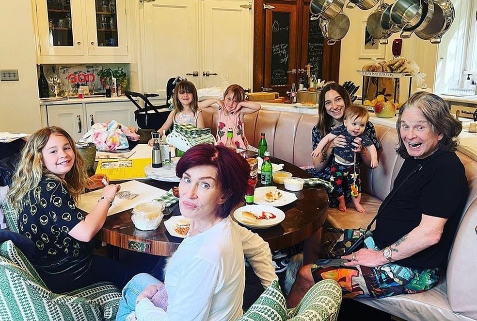 Pai de seis e avô de dez: os bastidores da família de Ozzy Osbourne