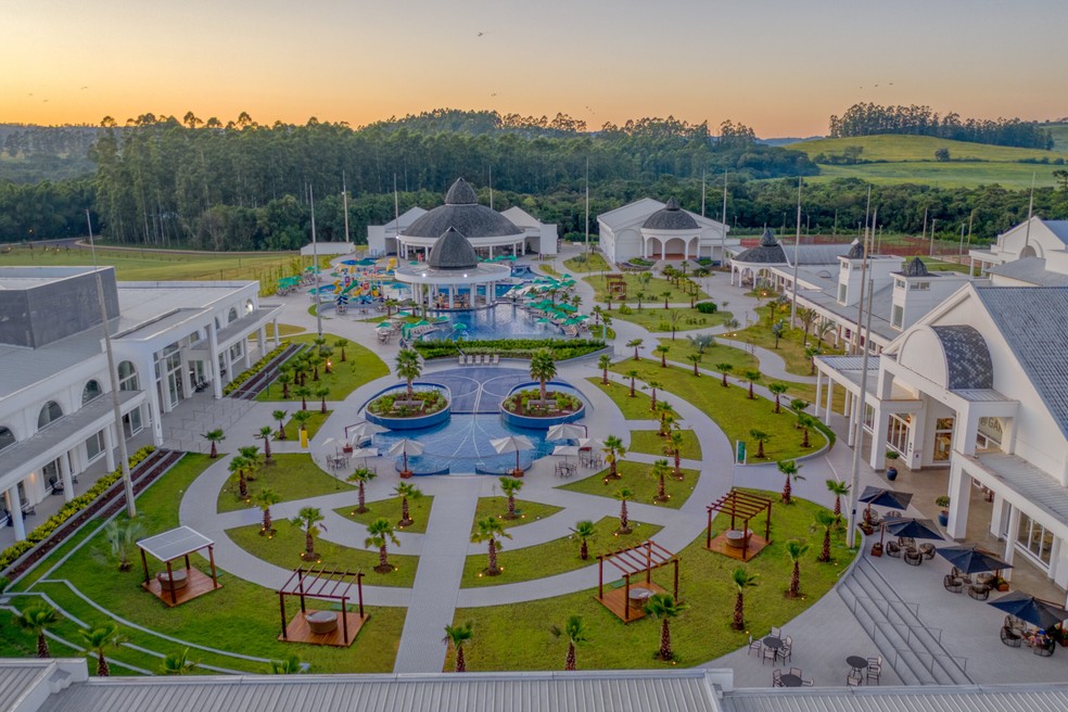 Águas quentes, diversão garantida: férias em família em um resort ...