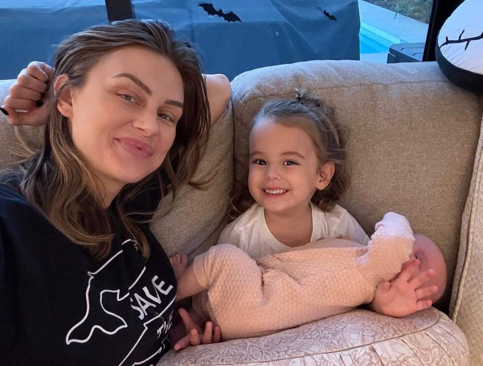 Influenciadora admite editar sorriso da filha de 3 anos: 'Vá em frente ...