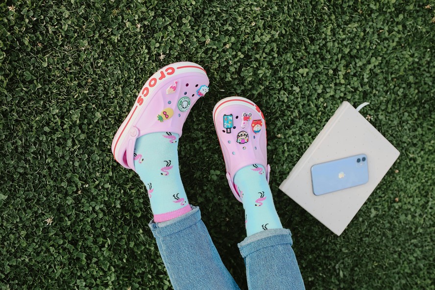 Crocs infantil: 7 modelos da sandália de borracha por a partir de R$ 108