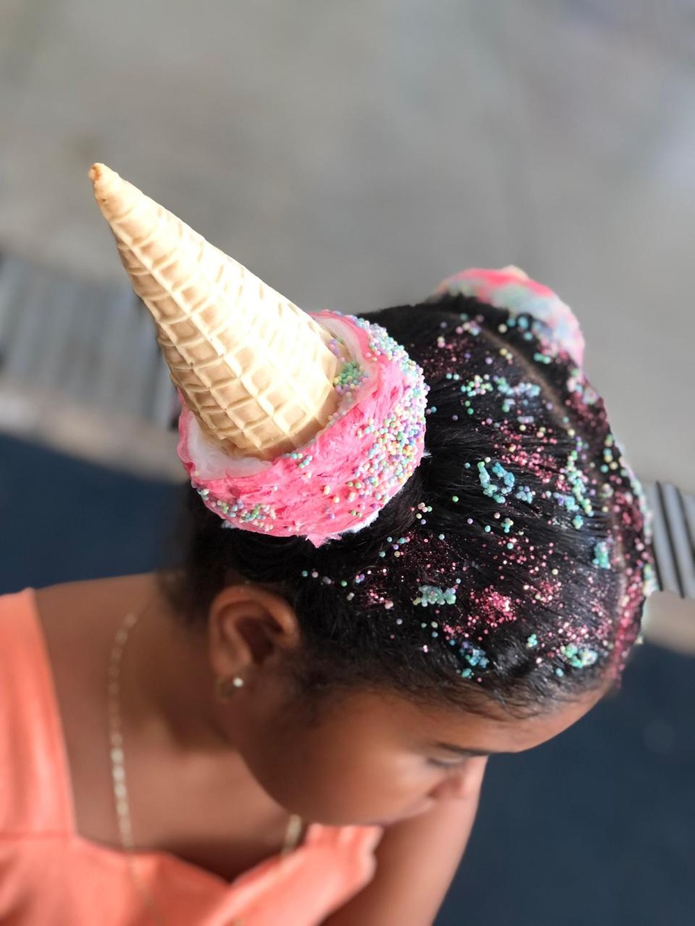 Menina comove web após seu cabelo maluco ser comido na escola ...