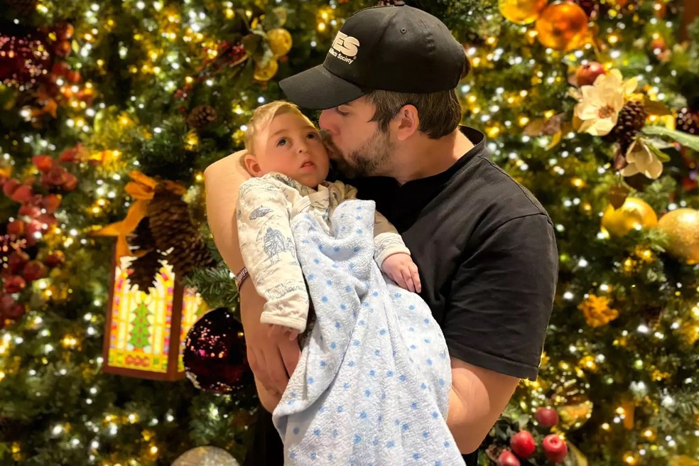 Bebê passa por cirurgia para remover metade do cérebro com apenas 4 ...