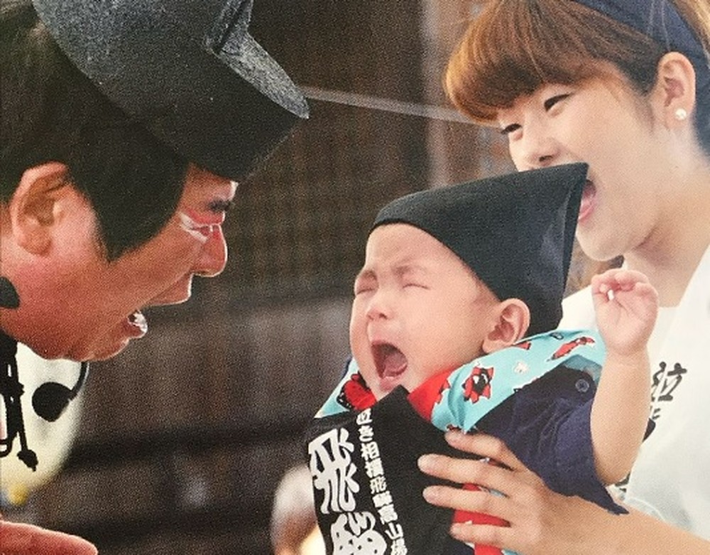Sumô do choro? Japão retoma festival de choro de bebês