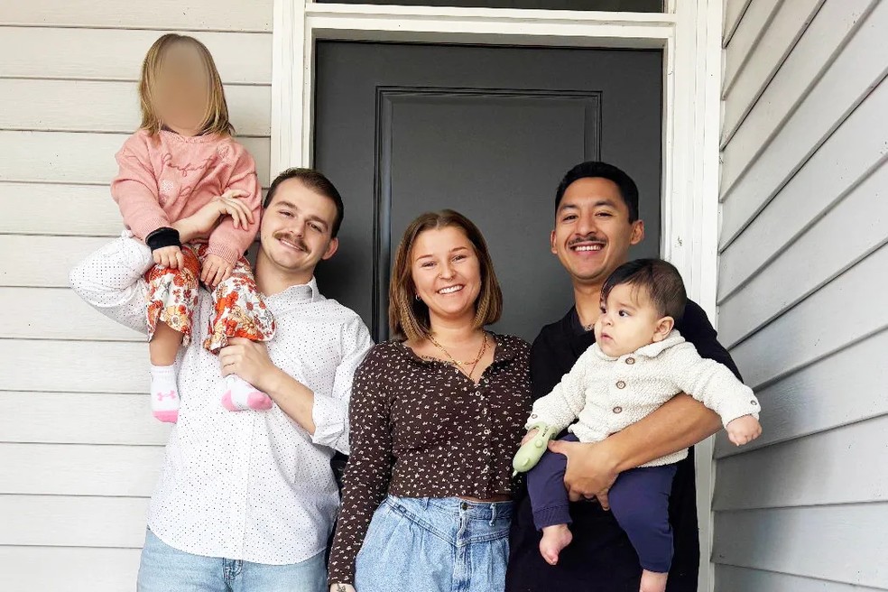 Mãe chama atenção nas redes sociais ao morar com noivo e ex-marido ...