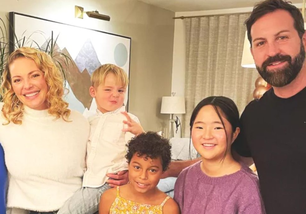 'Ensino minhas filhas que não precisam agradar', diz atriz de ‘Amigas ...